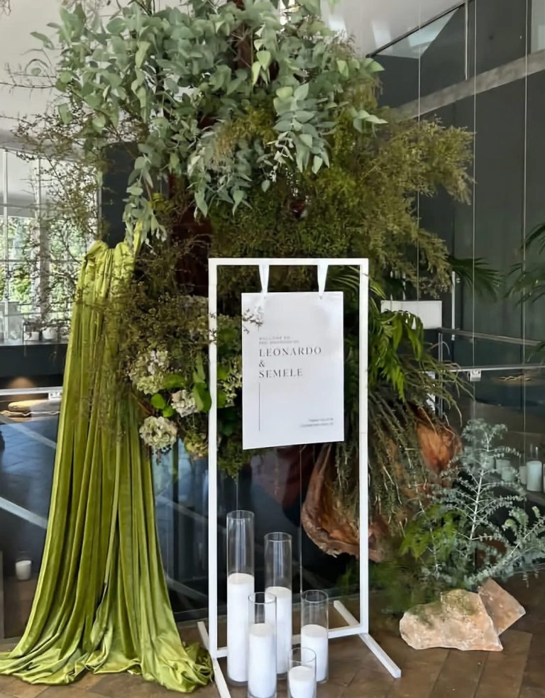 WHITE SIGNAGE STAND - Wedding & Event Hire Auckland | Wedding Decor ...